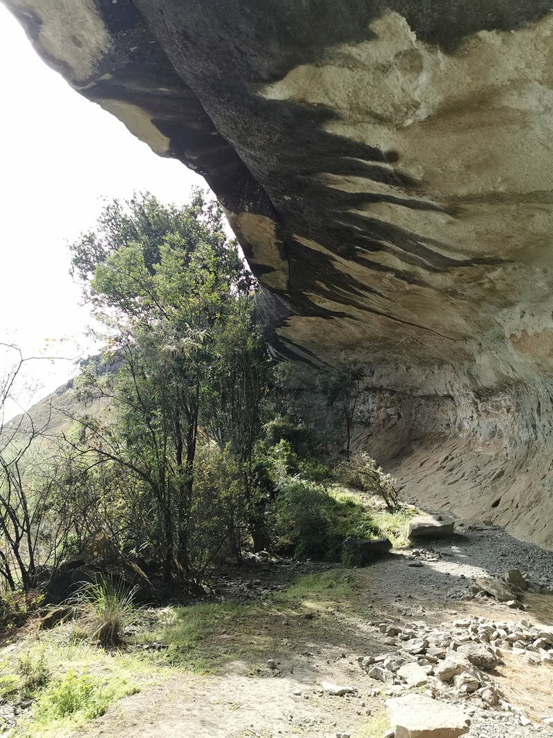 Jacob’s Ladder and Stable Cave Hike – Drakensberg Walking Excursions
