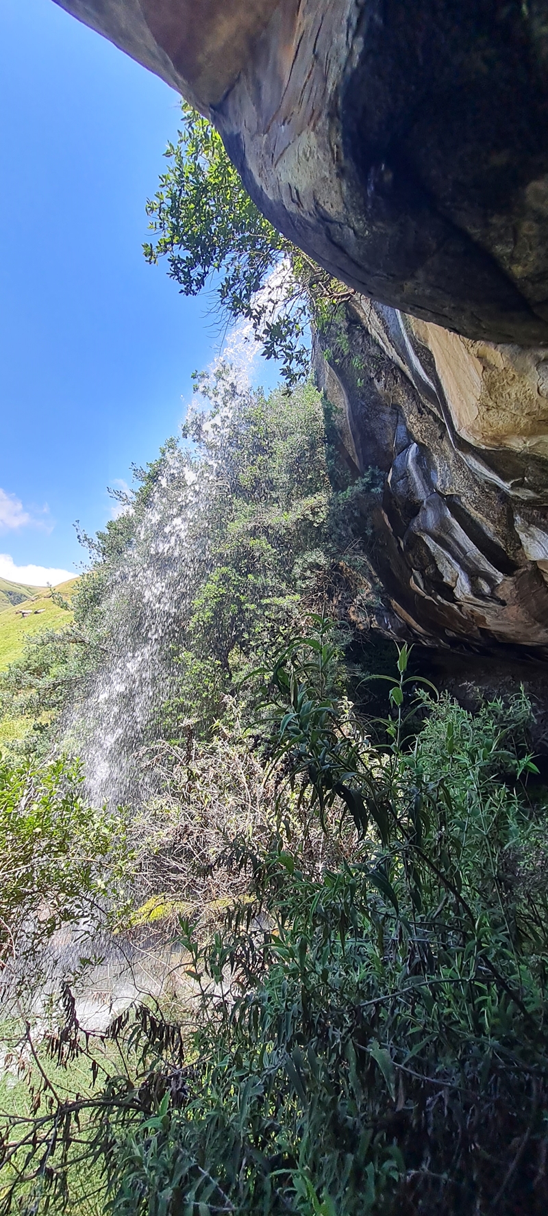 Zulu Cave Hike – Drakensberg Walking Excursions